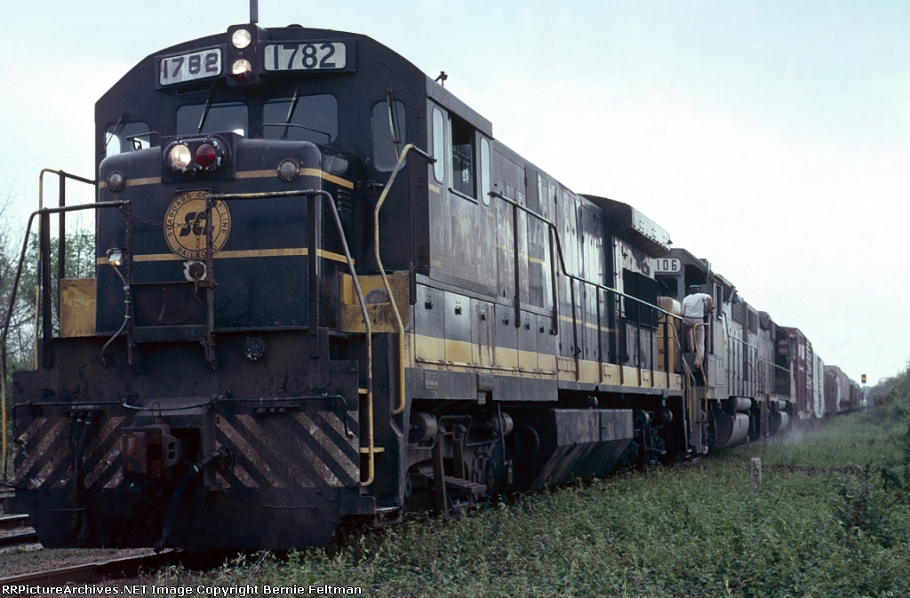 SCL U36B #1782, leading Western Railway of Alabama train #214 out of the siding,